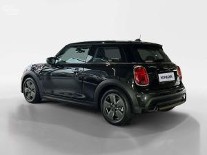Black MINI Cooper 2022 in Kaunas, with an engine capacity of 1.50 L and mileage of 22 thousand km for 25389 €, photo 5 on AUTOMOTO.COM.LV