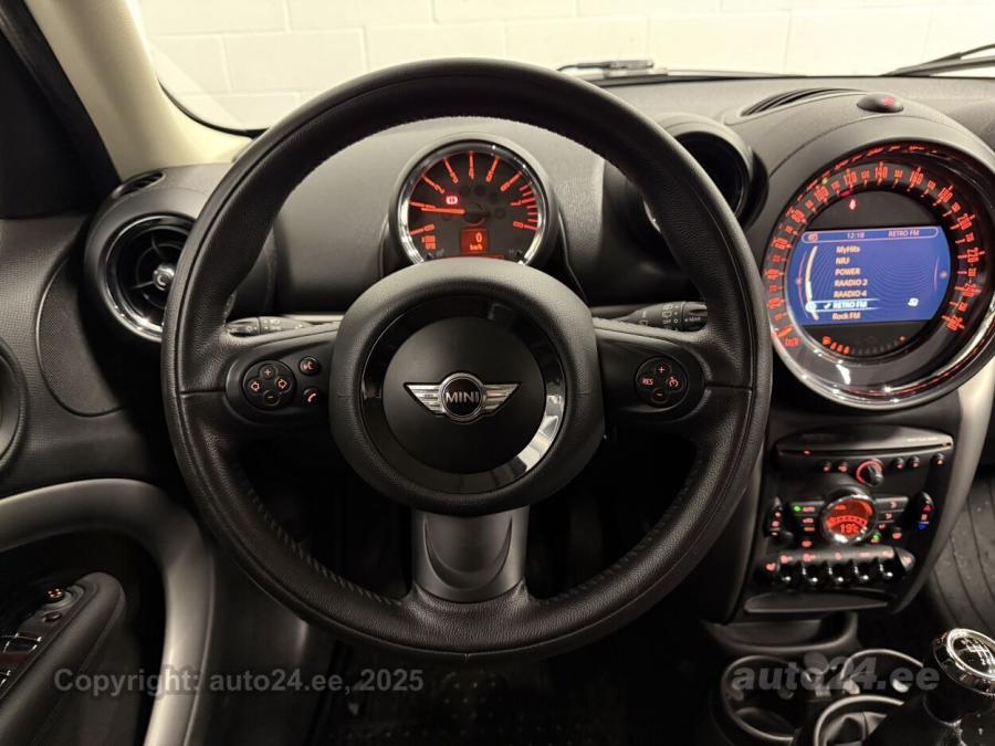 Black MINI Cooper 2014 in Tallinn, with an engine capacity of 1.60 L and mileage of 142 thousand km for 7795 €, photo 15 on AUTOMOTO.COM.LV