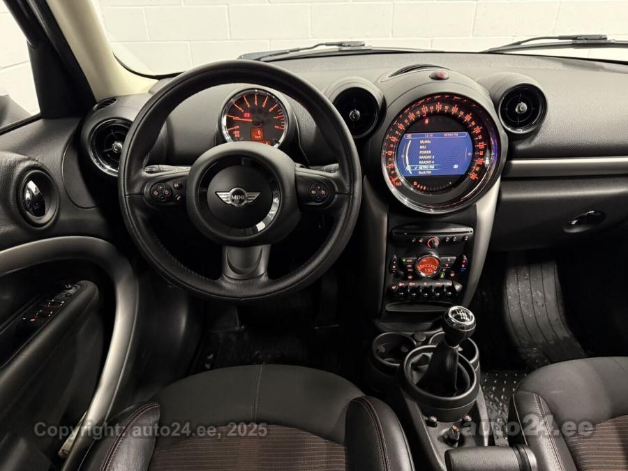 Black MINI Cooper 2014 in Tallinn, with an engine capacity of 1.60 L and mileage of 142 thousand km for 7195 €, photo 17 on AUTOMOTO.COM.LV