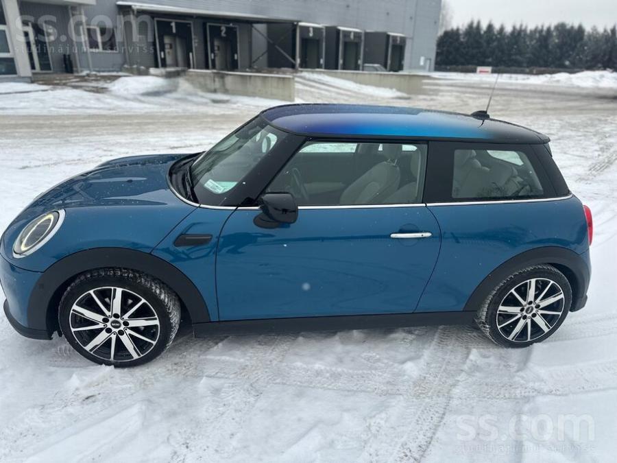 Blue MINI Cooper 2022 in Riga, with an engine capacity of 1.50 L and mileage of 88 thousand km for 16500 €, photo 1 on AUTOMOTO.COM.LV