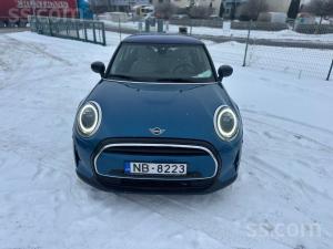 Blue MINI Cooper 2022 in Riga, with an engine capacity of 1.50 L and mileage of 88 thousand km for 16500 €, photo 3 on AUTOMOTO.COM.LV