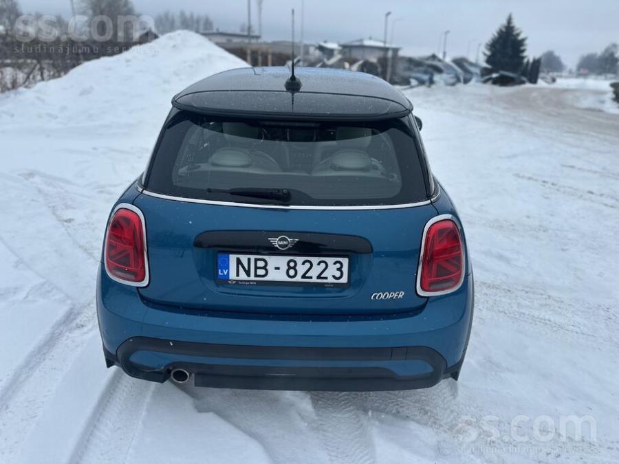 Blue MINI Cooper 2022 in Riga, with an engine capacity of 1.50 L and mileage of 88 thousand km for 16500 €, photo 4 on AUTOMOTO.COM.LV