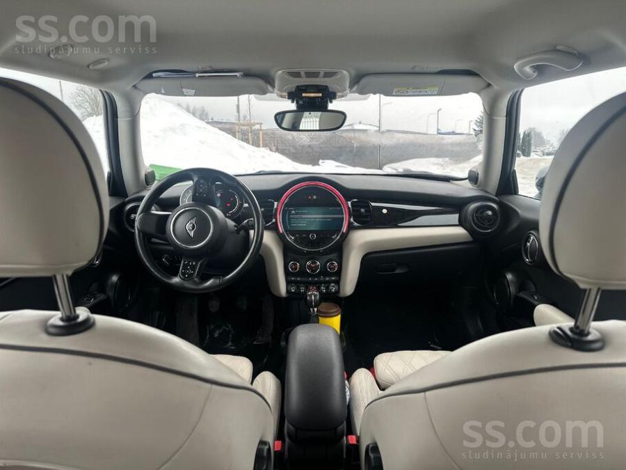 Blue MINI Cooper 2022 in Riga, with an engine capacity of 1.50 L and mileage of 88 thousand km for 16500 €, photo 5 on AUTOMOTO.COM.LV