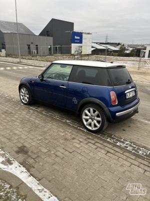 Blue MINI Cooper 2002 in Vilnius, with an engine capacity of 1.60 L and mileage of 137 thousand km for 1150 €, photo 2 on AUTOMOTO.COM.LV