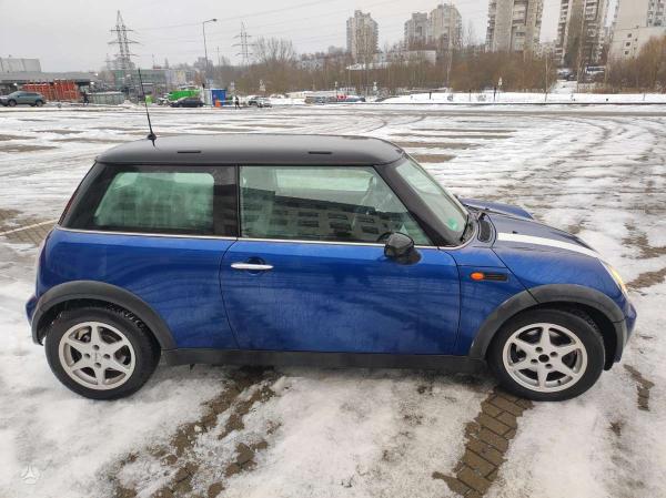 Blue MINI Cooper 2003 in Vilnius, with an engine capacity of 1.60 L and mileage of 209 thousand km for 1450 €, photo 4 on AUTOMOTO.COM.LV