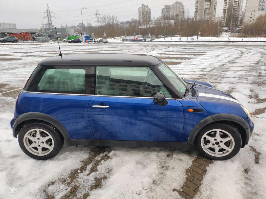 Blue MINI Cooper 2003 in Vilnius, with an engine capacity of 1.60 L and mileage of 209 thousand km for 1450 €, photo 4 on AUTOMOTO.COM.LV