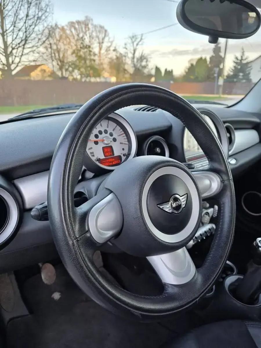 Blue MINI Cooper 2007 in Ventspils, with an engine capacity of 1.60 L and mileage of 137 thousand km for 3100 €, photo 13 on AUTOMOTO.COM.LV