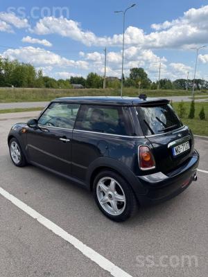 Blue MINI Cooper 2007 in Daugavpils, with an engine capacity of 1.60 L and mileage of 220 thousand km for 3150 €, photo 9 on AUTOMOTO.COM.LV