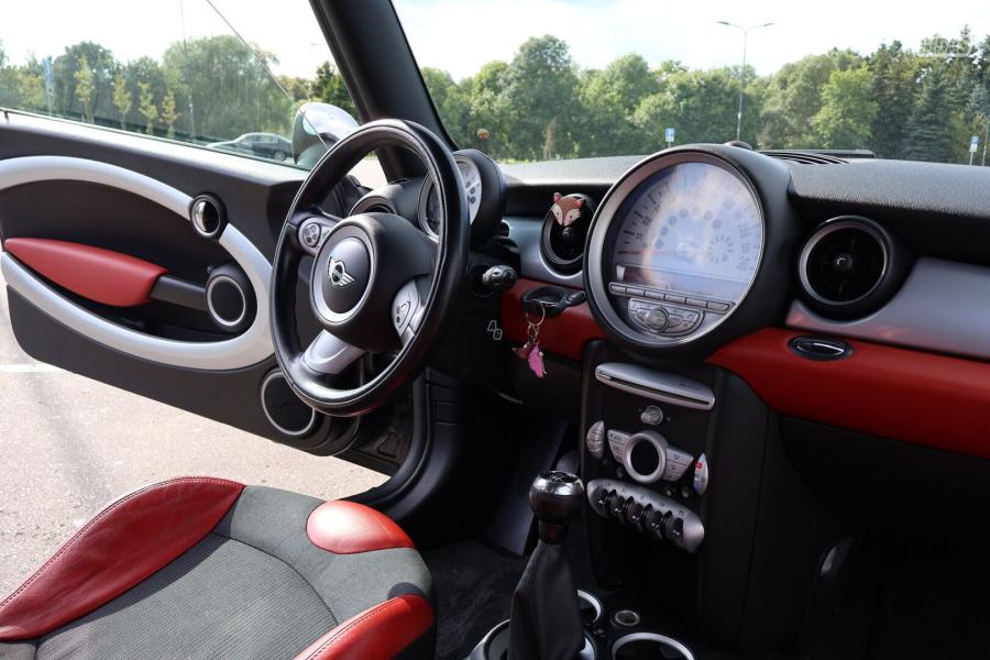 Blue MINI Cooper 2007 in Panevezys, with an engine capacity of 1.60 L and mileage of 184 thousand km for 2450 €, photo 17 on AUTOMOTO.COM.LV
