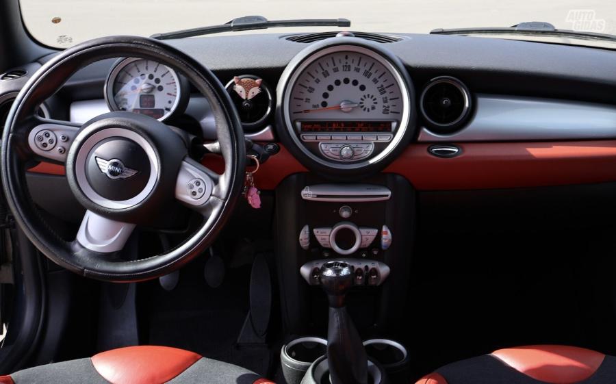 Blue MINI Cooper 2007 in Panevezys, with an engine capacity of 1.60 L and mileage of 184 thousand km for 2450 €, photo 19 on AUTOMOTO.COM.LV