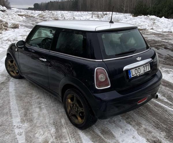 Blue MINI Cooper 2008 in Vilnius, with an engine capacity of 1.60 L and mileage of 216 thousand km for 1399 €, photo 4 on AUTOMOTO.COM.LV