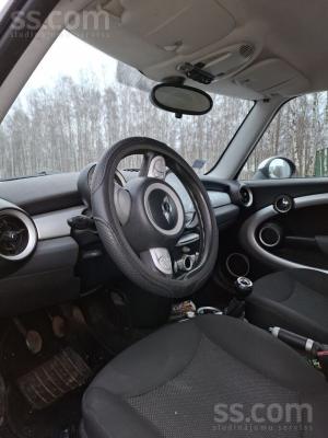 Blue MINI Cooper 2008 in Riga, with an engine capacity of 1.60 L and mileage of 250 thousand km for 1200 €, photo 3 on AUTOMOTO.COM.LV