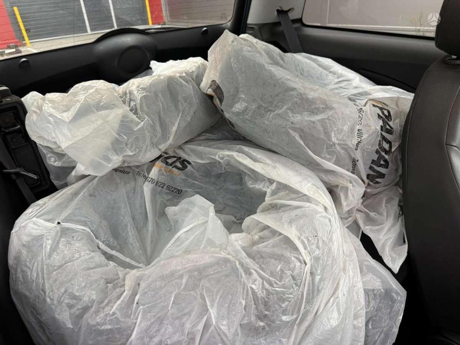 Zils MINI Cooper 2008 Viļņa, ar dzinēja tilpumu 1.60 L un nobraukumu 123 tūkst. km par 3600 €, foto 13 vietnē AUTOMOTO.COM.LV