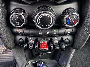Blue MINI Cooper 2015 in Vilnius, with an engine capacity of 1.50 L and mileage of 199 thousand km for 9490 €, photo 19 on AUTOMOTO.COM.LV