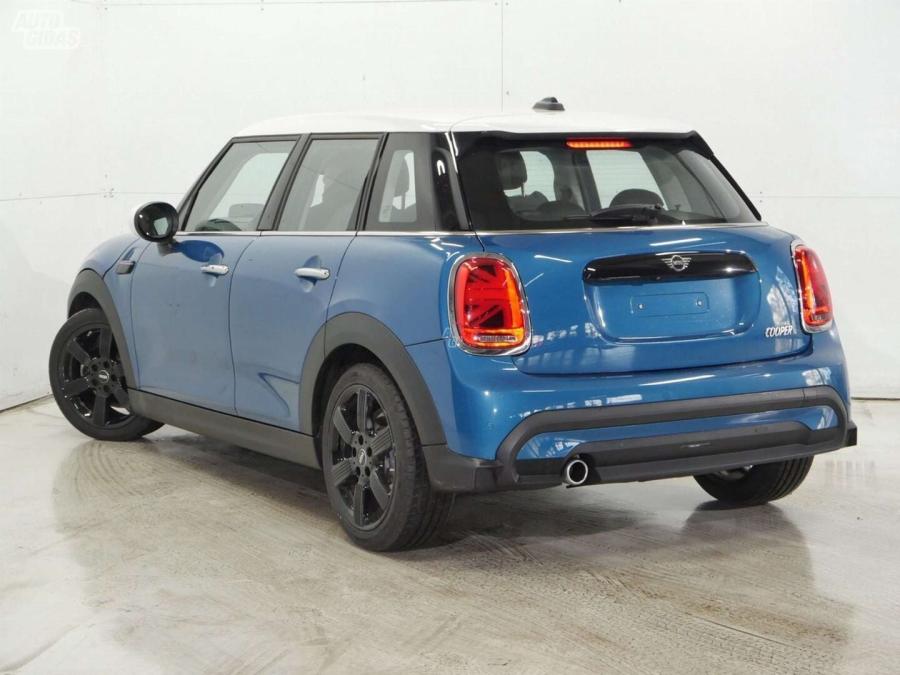 Blue MINI Cooper 2024 in Kaunas, with an engine capacity of 1.50 L and mileage of 17 thousand km for 27982 €, photo 3 on AUTOMOTO.COM.LV