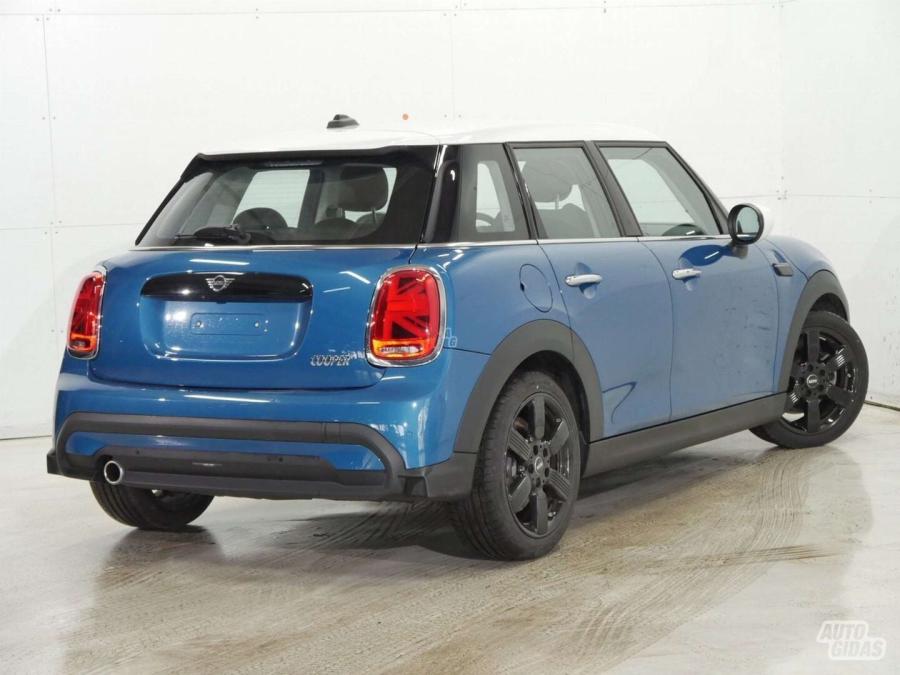 Blue MINI Cooper 2024 in Kaunas, with an engine capacity of 1.50 L and mileage of 17 thousand km for 27982 €, photo 4 on AUTOMOTO.COM.LV