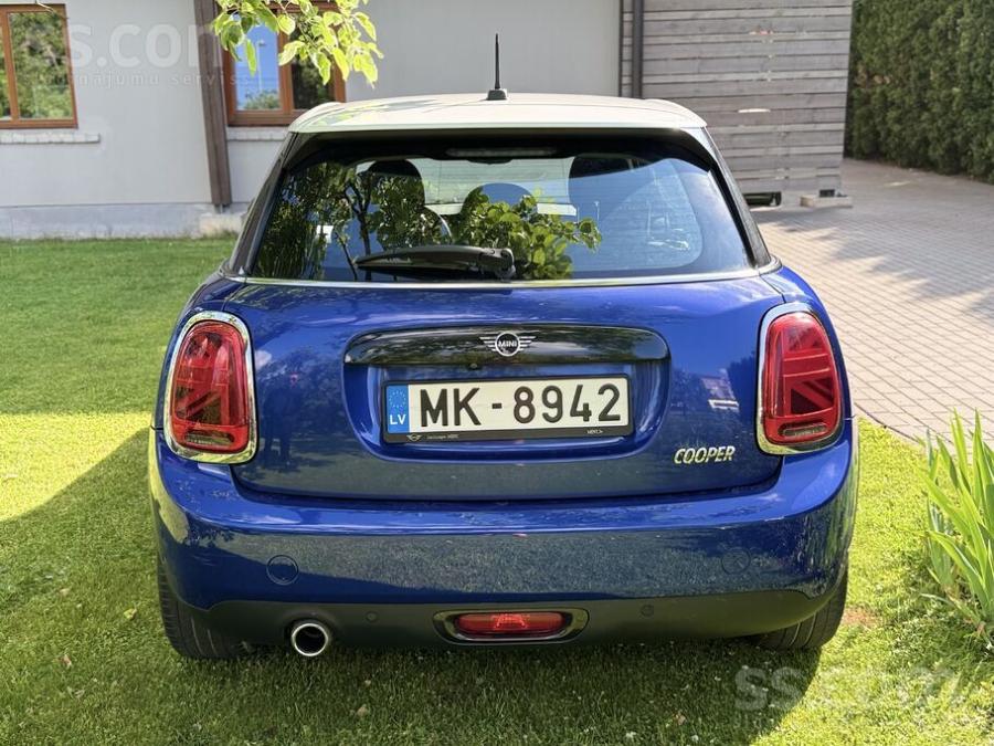 Blue MINI Cooper 2020 in Riga, with an engine capacity of 1.50 L and mileage of 55 thousand km for 15200 €, photo 5 on AUTOMOTO.COM.LV