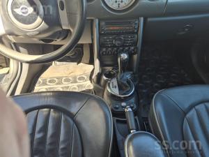 Brown MINI Cooper 2005 in Riga, with an engine capacity of 1.60 L and mileage of 224 thousand km for 2150 €, photo 12 on AUTOMOTO.COM.LV