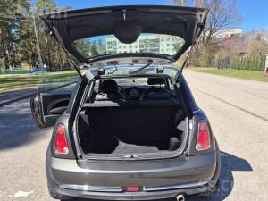 Brown MINI Cooper 2005 in Riga, with an engine capacity of 1.60 L and mileage of 224 thousand km for 2150 €, photo 19 on AUTOMOTO.COM.LV