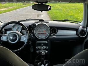Brown MINI Cooper 2008 in Riga, with an engine capacity of 1.60 L and mileage of 193 thousand km for 2500 €, photo 7 on AUTOMOTO.COM.LV
