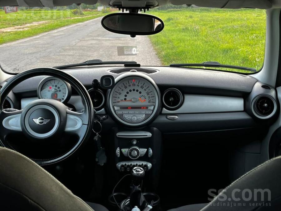 Brown MINI Cooper 2008 in Riga, with an engine capacity of 1.60 L and mileage of 193 thousand km for 2500 €, photo 7 on AUTOMOTO.COM.LV