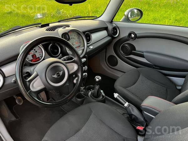 Brown MINI Cooper 2008 in Riga, with an engine capacity of 1.60 L and mileage of 193 thousand km for 2500 €, photo 7 on AUTOMOTO.COM.LV