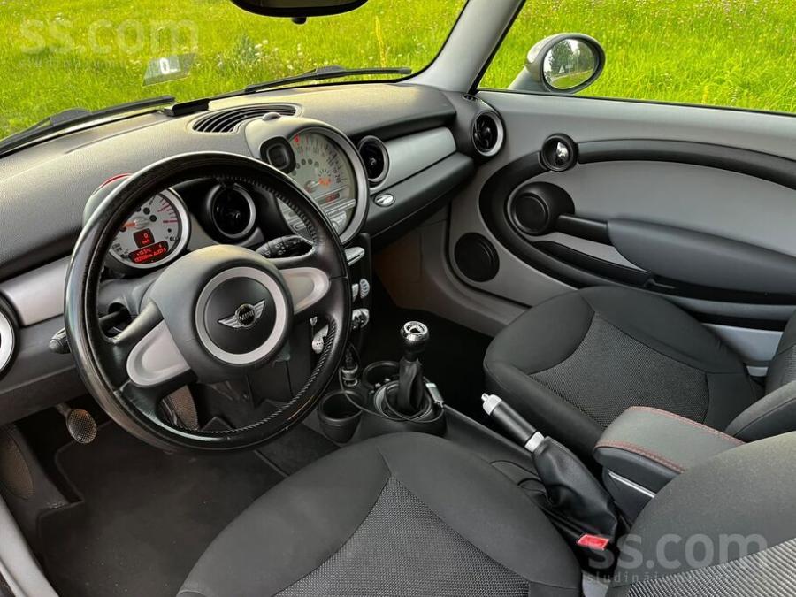 Brown MINI Cooper 2008 in Riga, with an engine capacity of 1.60 L and mileage of 193 thousand km for 2500 €, photo 8 on AUTOMOTO.COM.LV