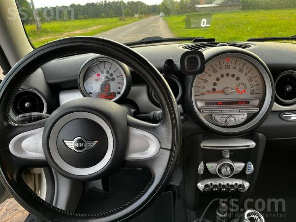 Brown MINI Cooper 2008 in Riga, with an engine capacity of 1.60 L and mileage of 193 thousand km for 2500 €, photo 8 on AUTOMOTO.COM.LV