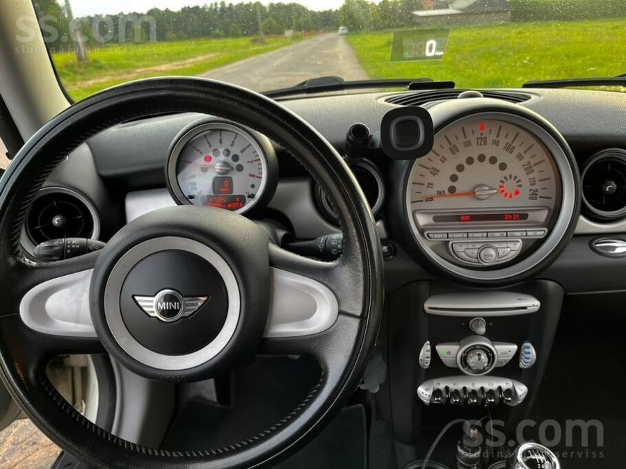 Brown MINI Cooper 2008 in Riga, with an engine capacity of 1.60 L and mileage of 193 thousand km for 2500 €, photo 9 on AUTOMOTO.COM.LV