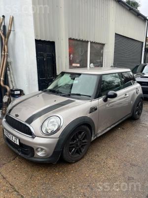 Brown MINI Cooper 2013 in Riga, with an engine capacity of 1.60 L and mileage of 168 thousand km for 3900 €, photo 4 on AUTOMOTO.COM.LV
