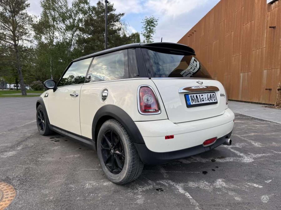 Brown MINI Cooper 2008 in Klaipeda, with an engine capacity of 1.56 L and mileage of 330 thousand km for 2800 €, photo 3 on AUTOMOTO.COM.LV