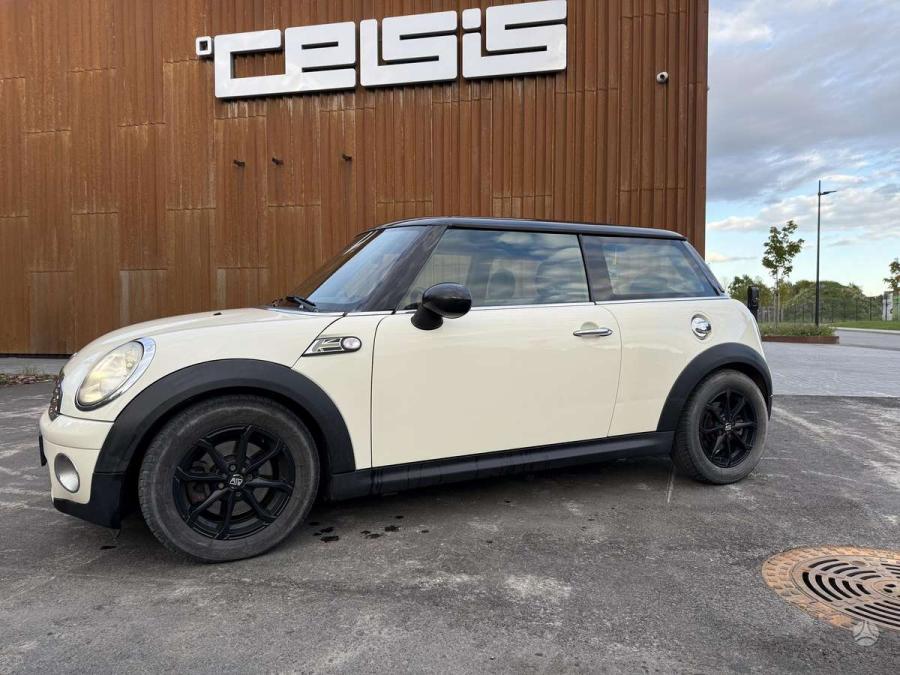 Brown MINI Cooper 2008 in Klaipeda, with an engine capacity of 1.56 L and mileage of 330 thousand km for 2800 €, photo 4 on AUTOMOTO.COM.LV