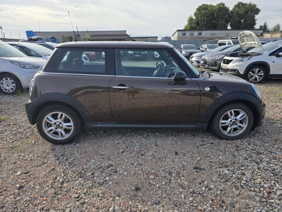 Brūns MINI Cooper 2011 Tauragė, ar dzinēja tilpumu 1.56 L un nobraukumu 155 tūkst. km par 4200 €, foto 8 vietnē AUTOMOTO.COM.LV
