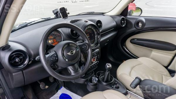 MINI Cooper 2015 Rīga vietnē Brūns MINI Cooper 2015 Rīga, ar dzinēja tilpumu 1.60 L un nobraukumu 89 tūkst. km par 7590 €, foto 10 vietnē AUTOMOTO.COM.LV