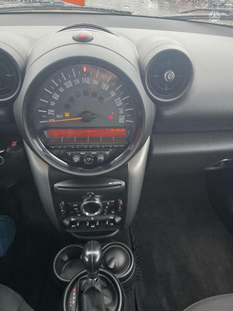Brown MINI Cooper 2015 in Ukmerge, with an engine capacity of 2.00 L and mileage of 120 thousand km for 5850 €, photo 9 on AUTOMOTO.COM.LV