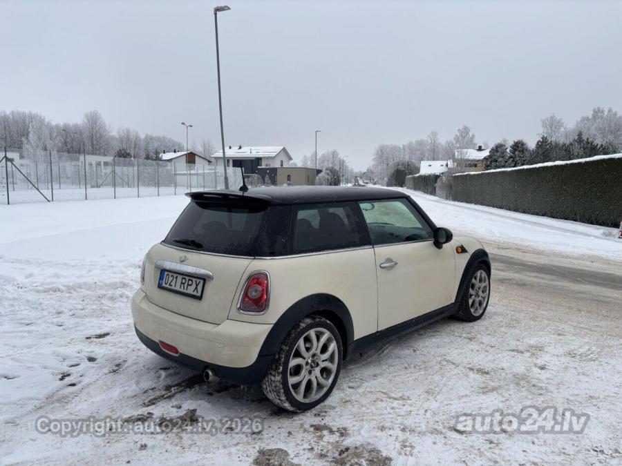White MINI cooper-d 2007 in Tallinn, with an engine capacity of 1.60 L and mileage of 298 thousand km for 2880 €, photo 4 on AUTOMOTO.COM.LV
