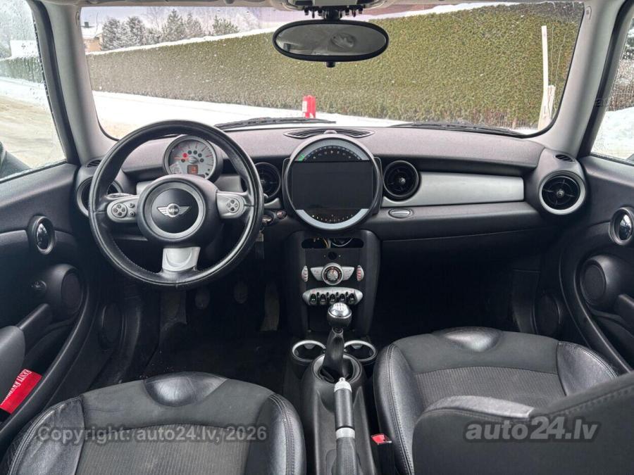 White MINI cooper-d 2007 in Tallinn, with an engine capacity of 1.60 L and mileage of 298 thousand km for 2880 €, photo 12 on AUTOMOTO.COM.LV