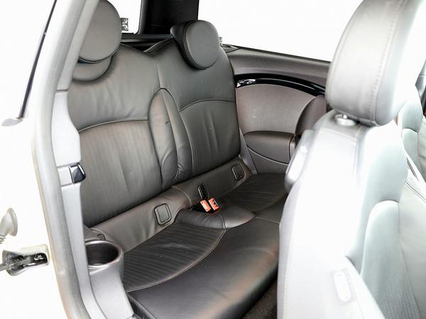 White MINI cooper-d 2014 in Tallinn, with an engine capacity of 1.60 L and mileage of 116 thousand km for 3999 €, photo 7 on AUTOMOTO.COM.LV