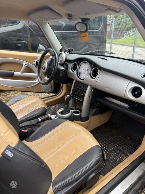 Green MINI Cooper 2002 in Ukmerge, with an engine capacity of 1.60 L and mileage of 255 thousand km for 600 €, photo 7 on AUTOMOTO.COM.LV