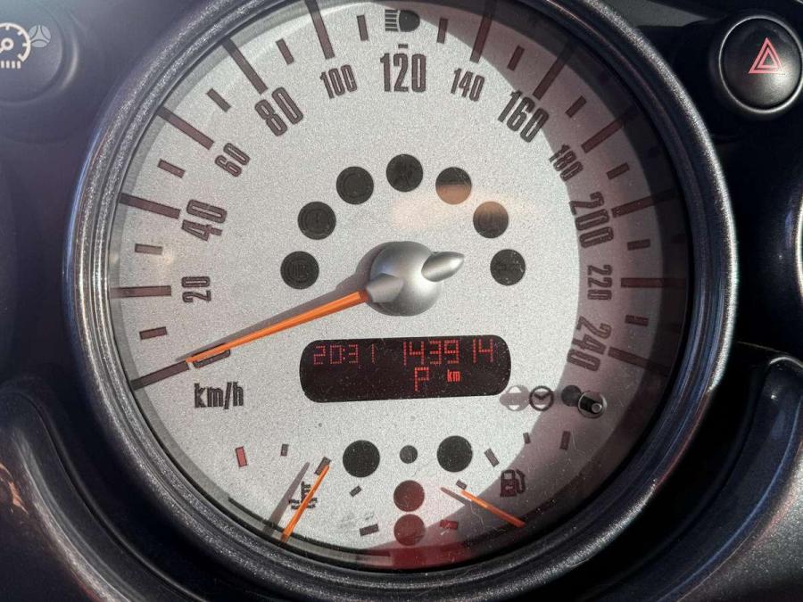 Green MINI Cooper 2005 in Kaunas, with an engine capacity of 1.60 L and mileage of 143 thousand km for 1100 €, photo 8 on AUTOMOTO.COM.LV