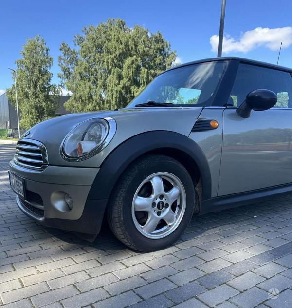 Green MINI Cooper 2008 in Birzai, with an engine capacity of 1.56 L and mileage of 239 thousand km for 3200 €, photo 4 on AUTOMOTO.COM.LV