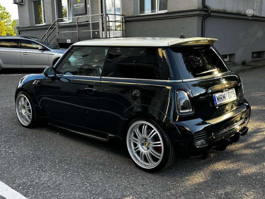 Green MINI Cooper 2009 in Kaunas, with an engine capacity of 1.60 L and mileage of 151 thousand km for 14999 €, photo 4 on AUTOMOTO.COM.LV