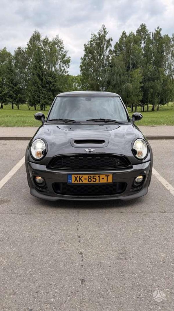 Green MINI Cooper 2011 in Sirvintos, with an engine capacity of 1.60 L and mileage of 238 thousand km for 11000 €, photo 2 on AUTOMOTO.COM.LV