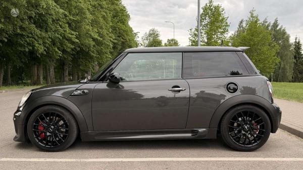 Green MINI Cooper 2011 in Sirvintos, with an engine capacity of 1.60 L and mileage of 238 thousand km for 11000 €, photo 7 on AUTOMOTO.COM.LV