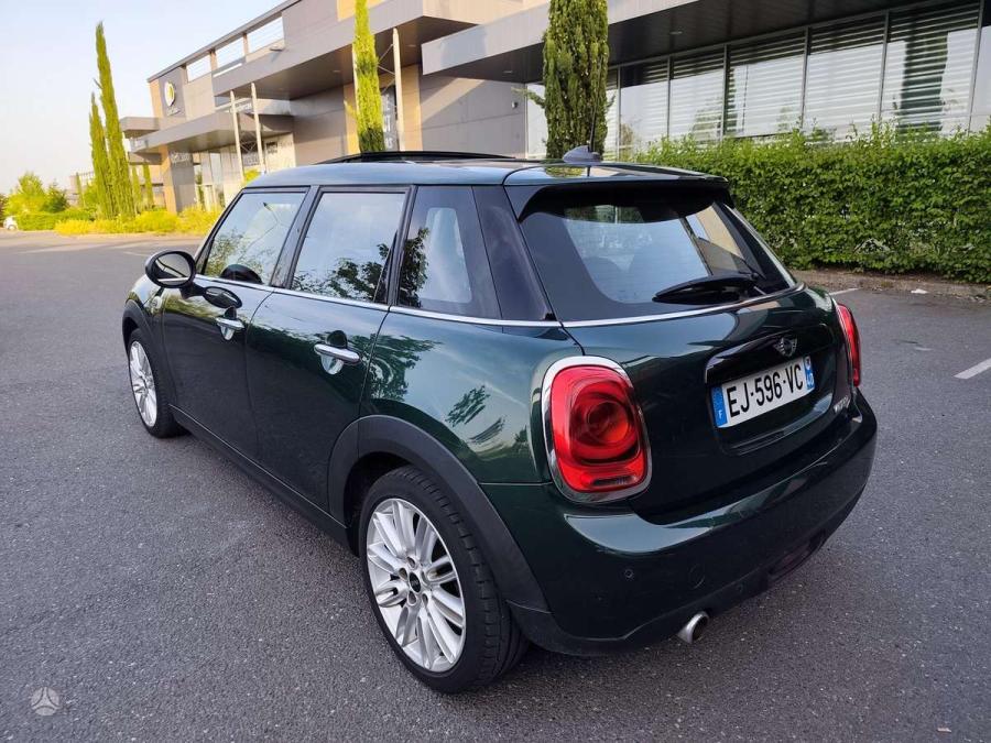 Green MINI Cooper 2017 in Kaunas, with an engine capacity of 1.50 L and mileage of 140 thousand km for 8800 €, photo 5 on AUTOMOTO.COM.LV