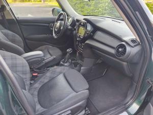 Green MINI Cooper 2017 in Kaunas, with an engine capacity of 1.50 L and mileage of 140 thousand km for 8800 €, photo 14 on AUTOMOTO.COM.LV