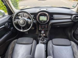 Green MINI Cooper 2017 in Kaunas, with an engine capacity of 1.50 L and mileage of 140 thousand km for 8800 €, photo 15 on AUTOMOTO.COM.LV