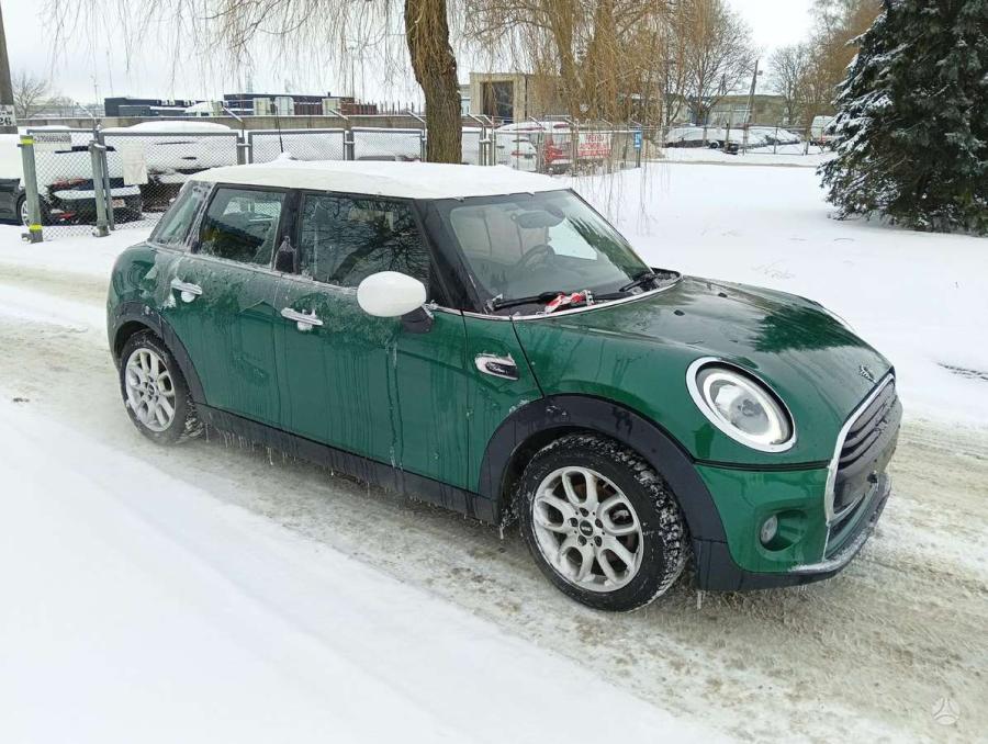 Green MINI Cooper 2020 in Marijampole, with an engine capacity of 1.50 L and mileage of 155 thousand km for 8000 €, photo 4 on AUTOMOTO.COM.LV