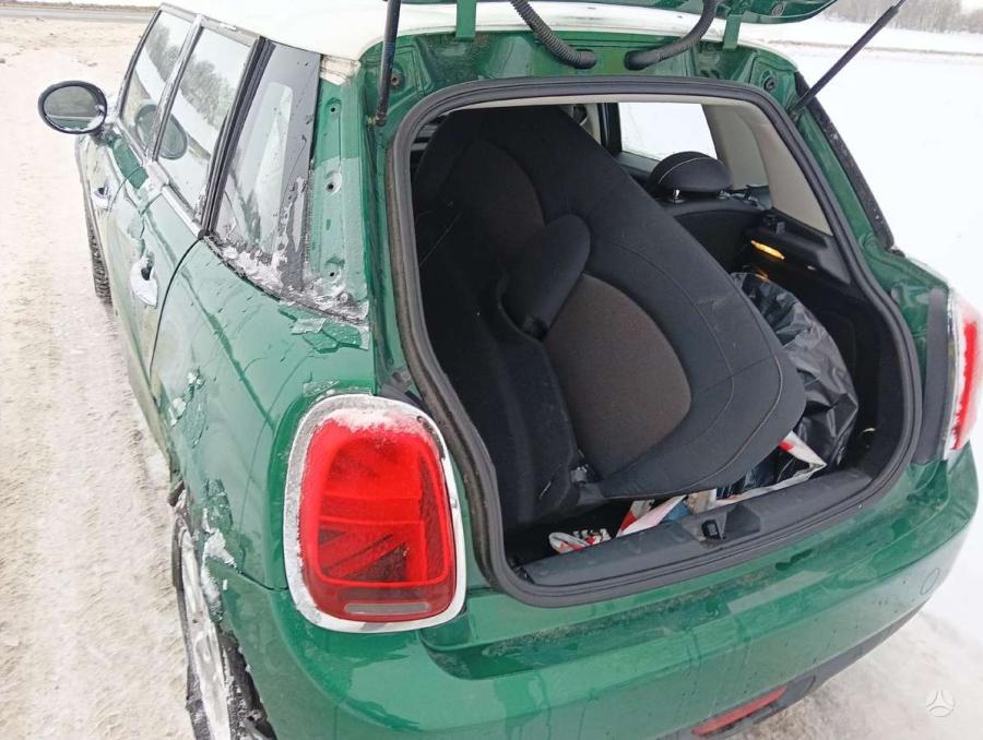 Green MINI Cooper 2020 in Marijampole, with an engine capacity of 1.50 L and mileage of 155 thousand km for 8000 €, photo 7 on AUTOMOTO.COM.LV