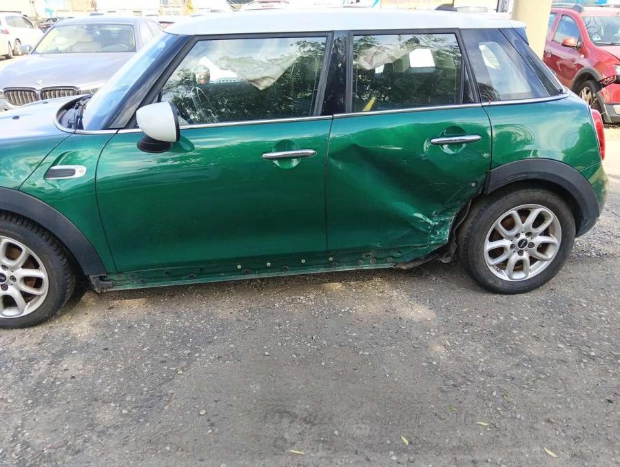 Green MINI Cooper 2020 in Marijampole, with an engine capacity of 1.50 L and mileage of 155 thousand km for 7000 €, photo 6 on AUTOMOTO.COM.LV